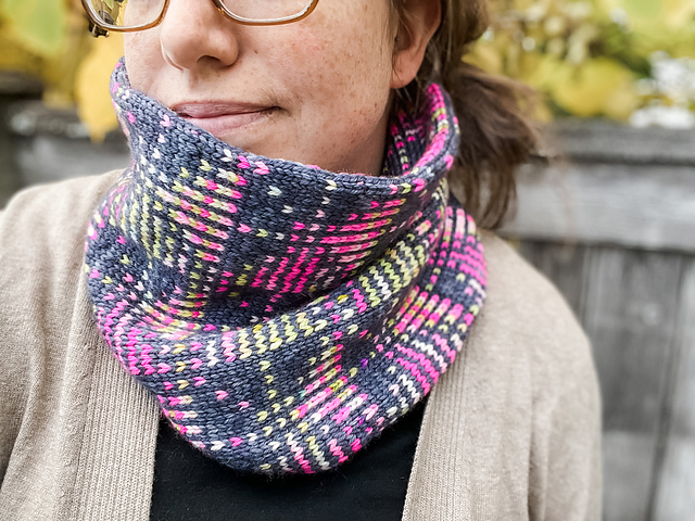 Ravelry: Tessellate Cowl pattern by Jamie Lomax