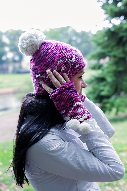 Ravelry: Koigu Bulky hat and fingerless gloves pattern by Anniki Leppik