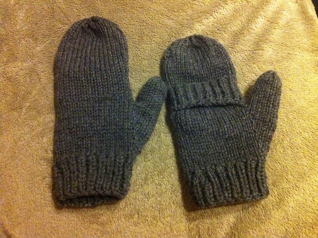 Ravelry: Convertible Mittens pattern by Paris B