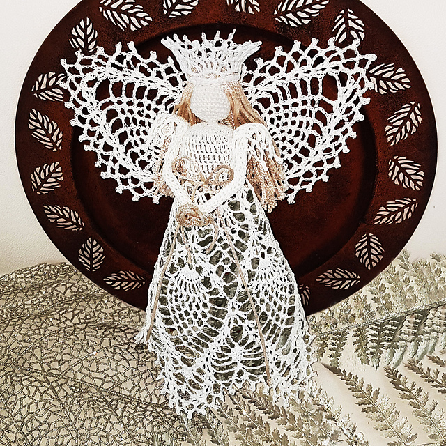 Ravelry: Lace Guardian Angel tree topper pattern by Pattern Mediren