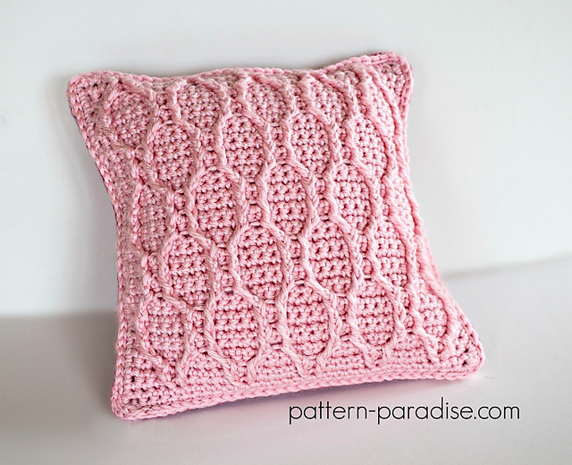 Ravelry: Pretty In Pink Pillow pattern by Maria Bittner