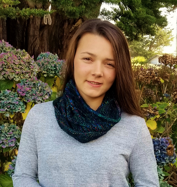 Ravelry: Elizabeth Cowl pattern by Patty Nance