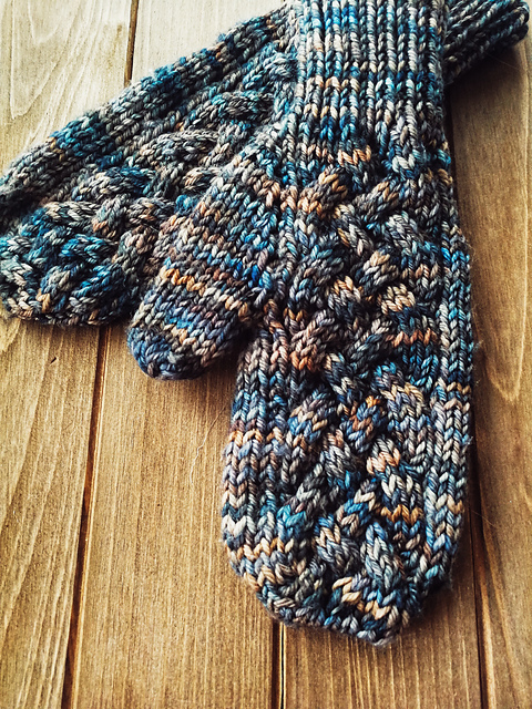 Ravelry: Apple Wood Mittens pattern by Autumn Poppy Designs