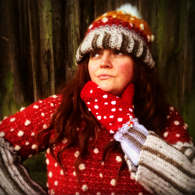 Ravelry: Amanita Mittens pattern by Rachel Field