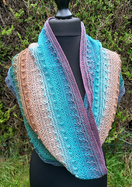 Ravelry: Hadlee Cowl pattern by Sue Pearson
