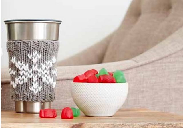 Ravelry: Snowflake Mug Hug pattern by Yarnspirations Design Studio