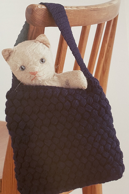 Ravelry: Q. Single Handle Bag pattern by Yoko Hatta (風工房)