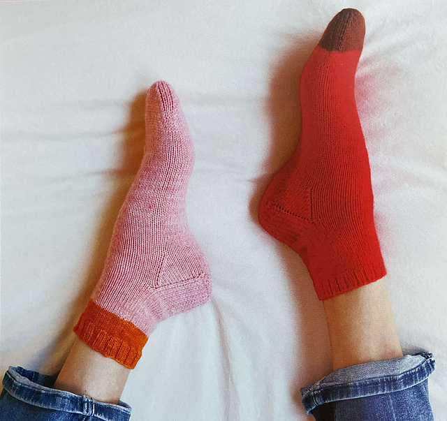 Ravelry: Basic Sock No. 1: The Heel Flap and Gusset pattern by Summer Lee