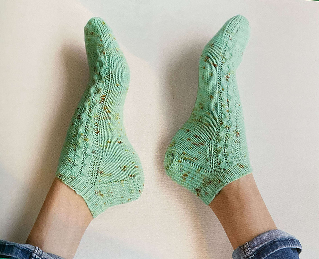 Ravelry: Honey Comb and Moss Socks pattern by Summer Lee