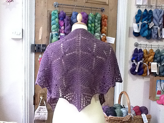 Ravelry: 14 Kaschmirschal/ Cashmere Queen Shawl pattern by Schoppel ...