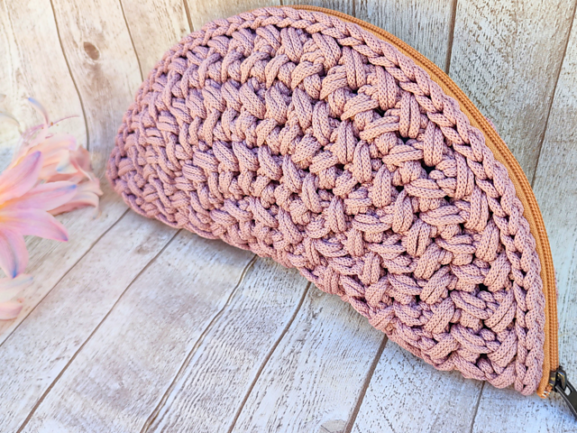 Ravelry: Half Moon Bag pattern by Natalie Pelikh