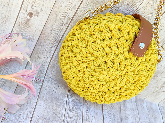 Ravelry: Round Crossbody Bag pattern by NATESSA | Sacred Crochet Art