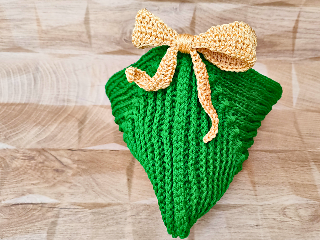 Ravelry: One Piece Pyramid Clutch pattern by NATESSA | Sacred Crochet Art