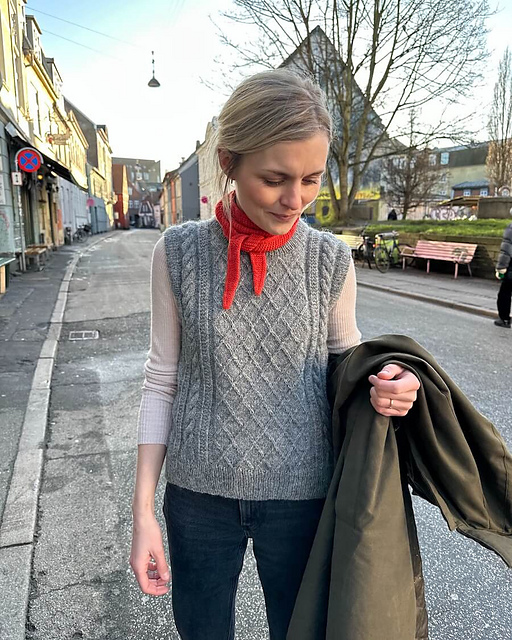 Ravelry: Moby Slipover pattern by PetiteKnit