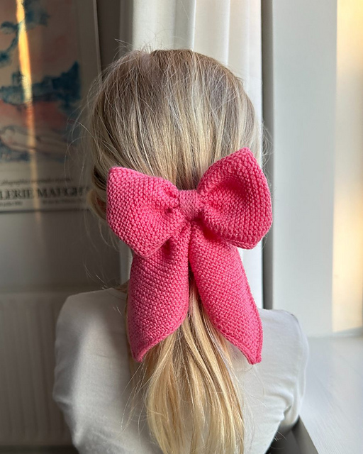 Ravelry: December Bow pattern by PetiteKnit