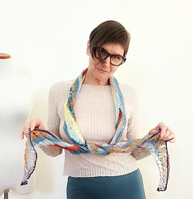 Ravelry: Darcel shawl pattern by Petra Breakstone