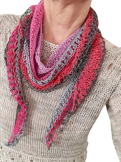 Ravelry: Pendola shawlette pattern by Petra Breakstone