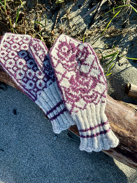 Ravelry: Rose Trellis Votter pattern by Eva Skulbru Eriksen