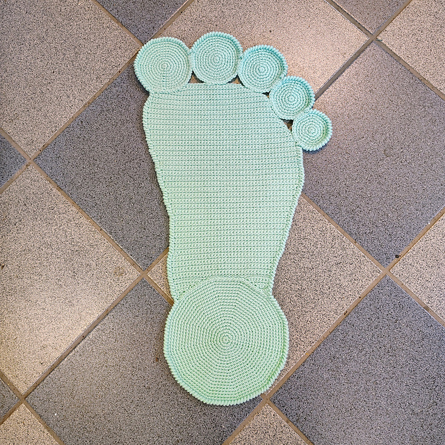 Ravelry: Foot Rug pattern by Samantha Pettico