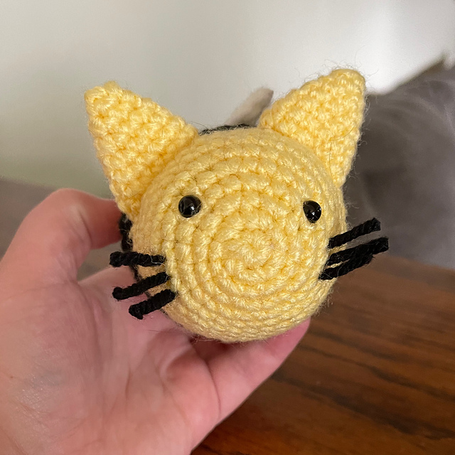 Ravelry: Bee Cat pattern by Kira Petty