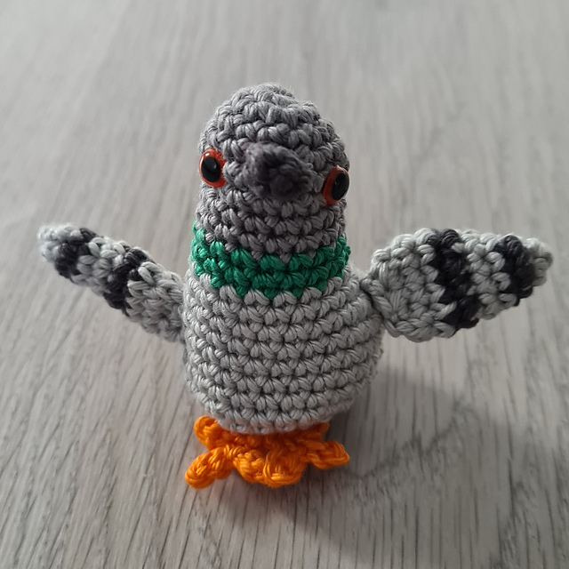 Ravelry: Pigeon pattern by Sarah Abbondio