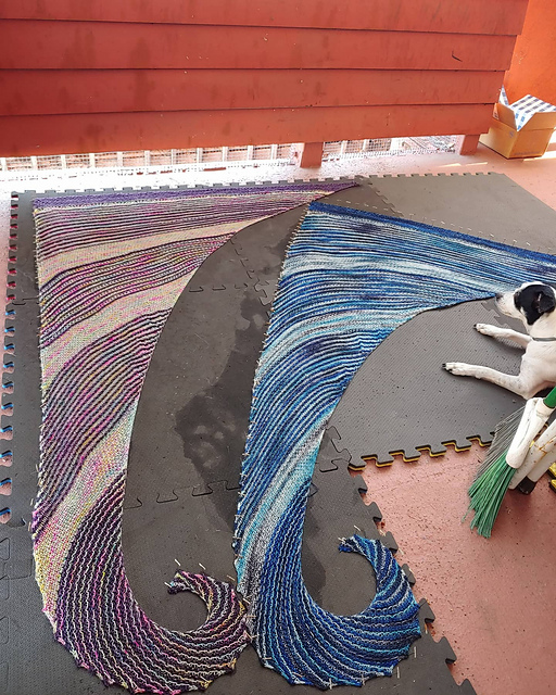 Ravelry: PickleGirl's Dueling Hug Shots