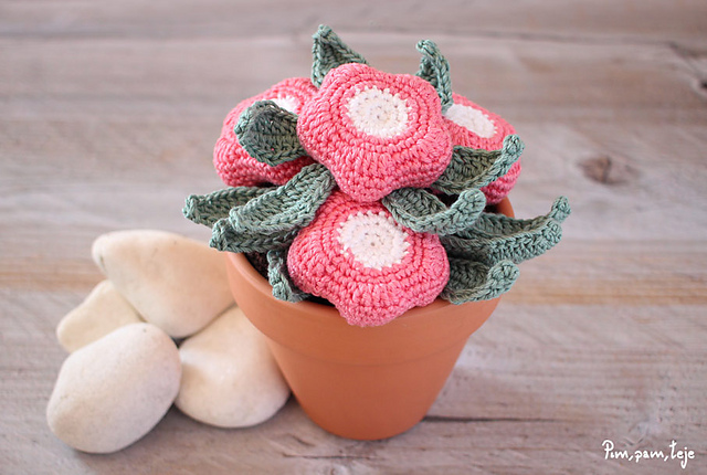 Ravelry: Azalea pattern by Pim, pam, teje