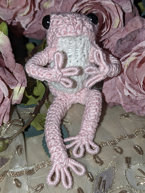 Ravelry: PinkRoseGardens' Pink froggy