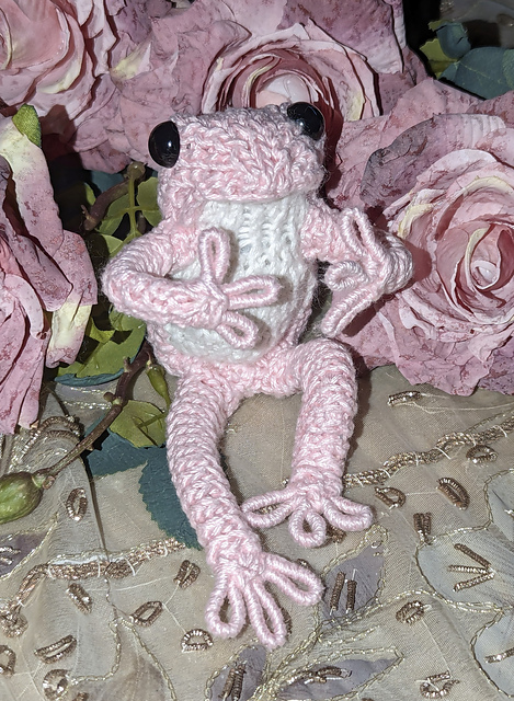 Ravelry: PinkRoseGardens' Pink froggy