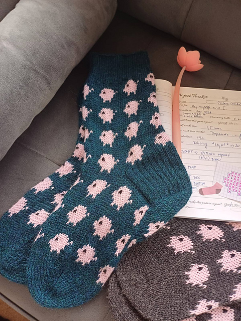 Ravelry: Oinkers pattern by Silvia Heke mai