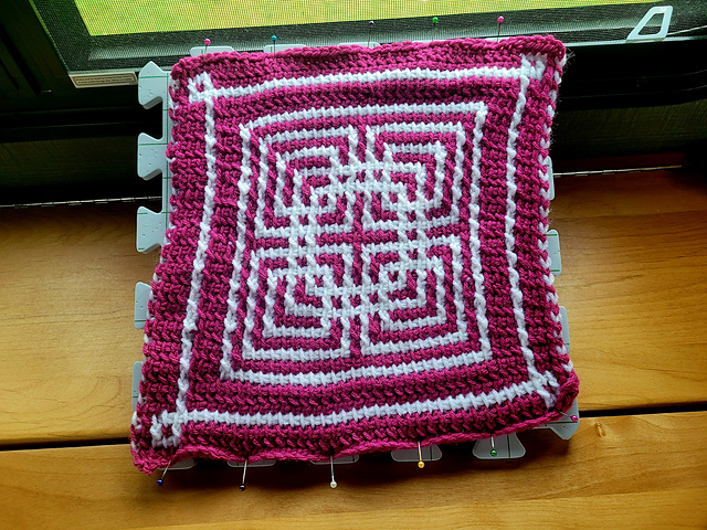 Ravelry: Pat 25 pattern by Pat Aylor