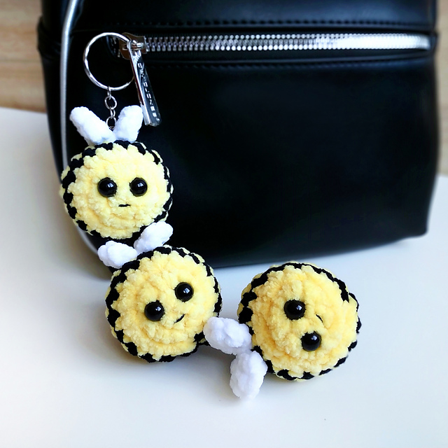 Ravelry: 3 Bees Keychain pattern by Marina Emelianova