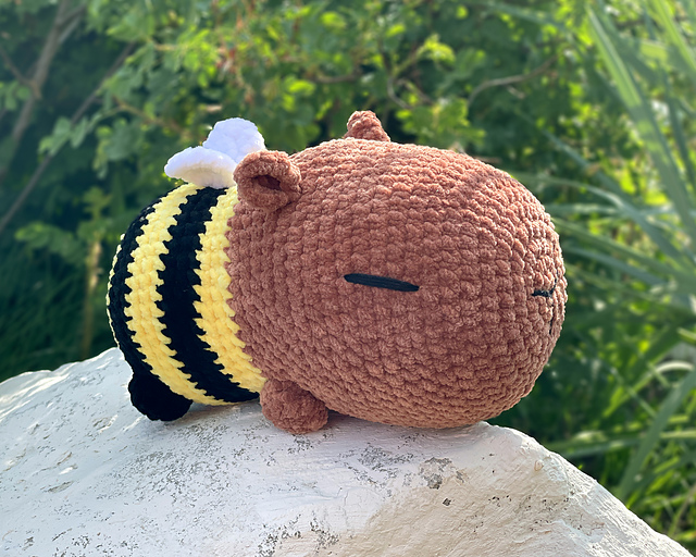 Ravelry: Capybara Bee pattern by Marina Emelianova