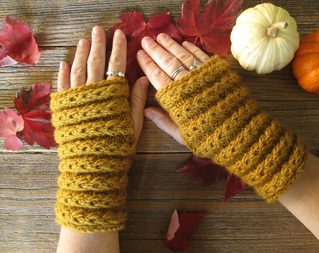 Ravelry: Donalda Gilchrist Mitts Outlander Waulking Wool pattern by ...