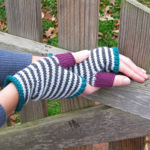 Ravelry: Color-Tipped Mitts pattern by Jenny Lynch