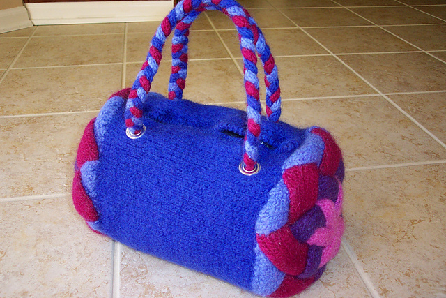 Ravelry: Suzi's Entrelac Bag pattern by Andrea Wong