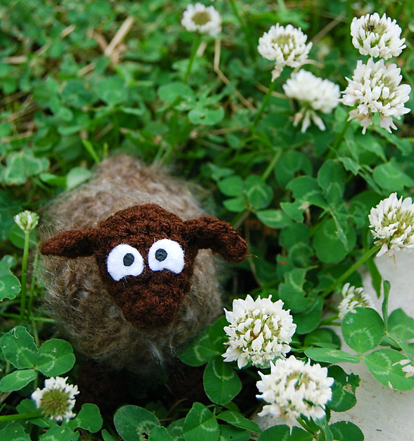 Ravelry: Mini Sheep pattern by Brenna Eaves
