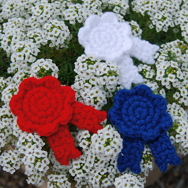 Ravelry: Mini Prize Ribbons pattern by Brenna Eaves