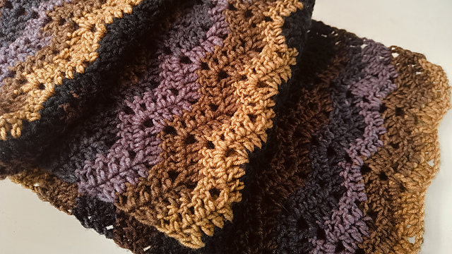 Ravelry: One row repeat ripple scarf pattern by TLH Patterns