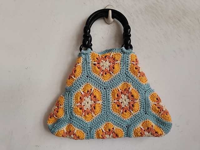 Ravelry: African flower bag pattern by TLH Patterns