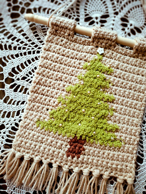 Ravelry: Christmas tree wall hanging pattern by TLH Patterns