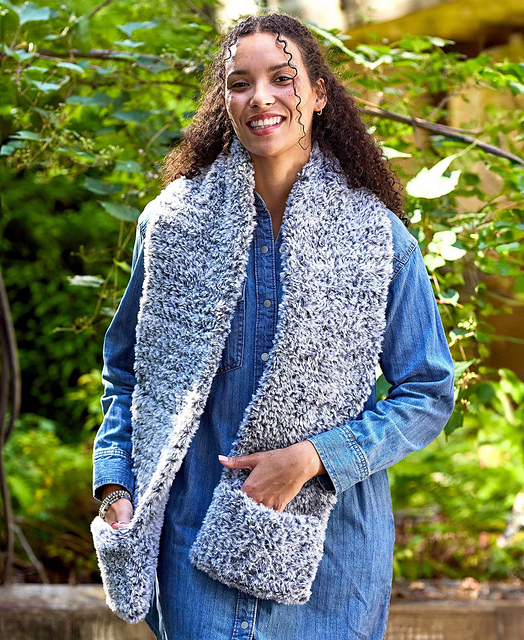 Ravelry: Pocket Full of Fur Scarf pattern by Liz Salazar