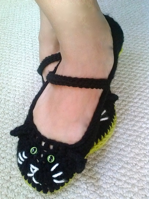 Ravelry: Mary Jane Cat Slippers #204 pattern by Lisa Casillas
