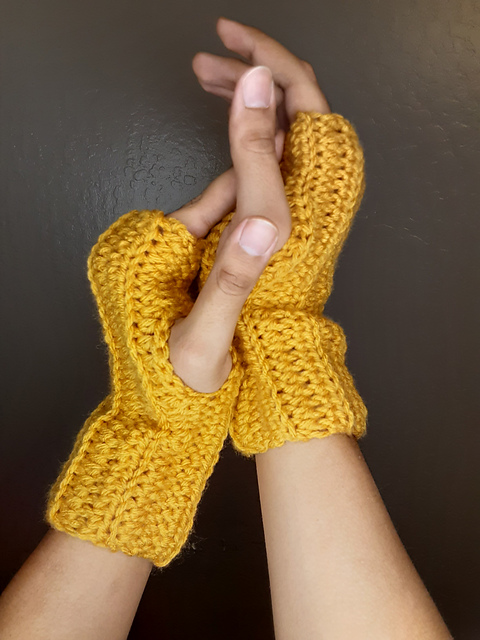 Ravelry: Everyday Woven Mitts pattern by Project Ghost Patterns