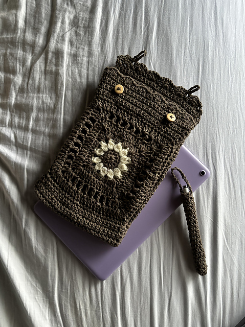 Ravelry: Daisy Tablet Sleeve pattern by Prudence McGrane