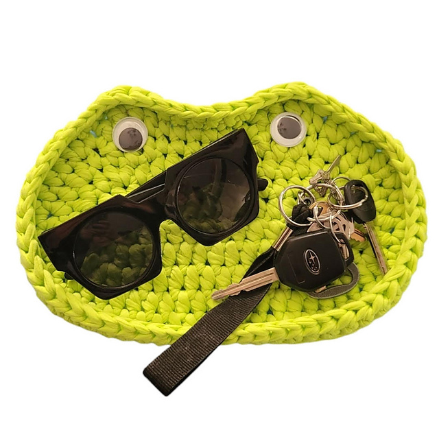 Ravelry: Froggy Trinket Tray pattern by Kuiama Gatz