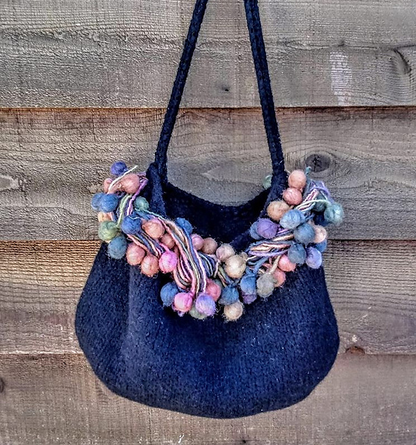 Ravelry: Perfect Felted Shoulder Bag pattern by Lisa Freeman