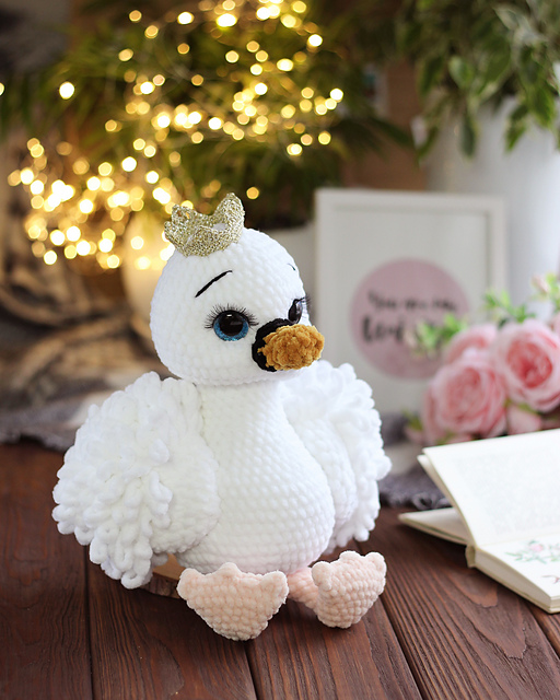 Ravelry: Plush swan toy pattern by Ekaterina Sidorova