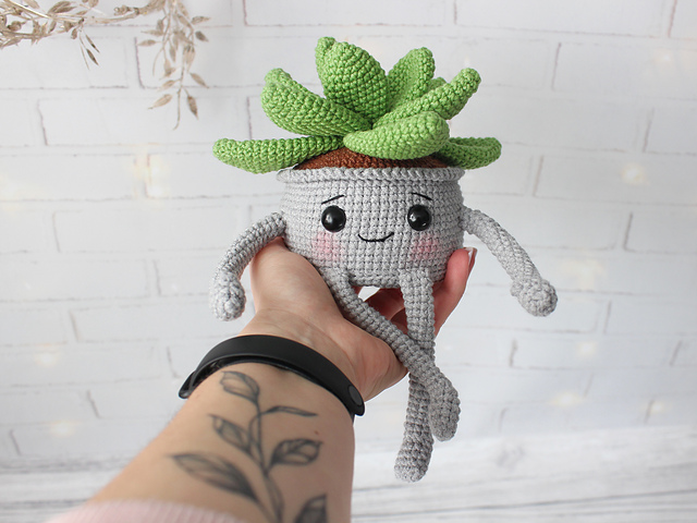Ravelry: Smiling succulent pot pattern by Ekaterina Sidorova