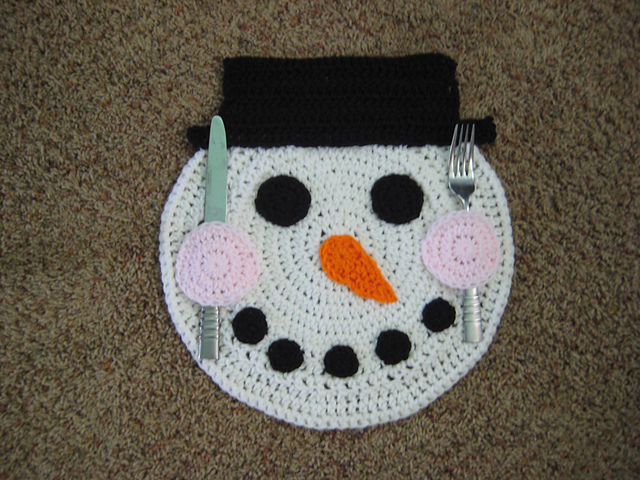 Ravelry: Snowman Table Placemat pattern by Debbie Calvert